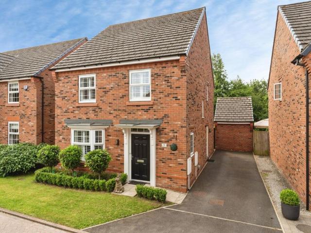 4 bedroom detached house for sale