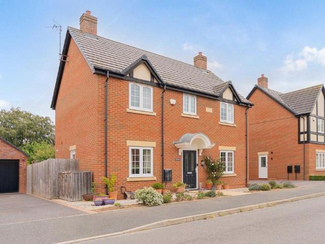 4 bedroom detached house for sale