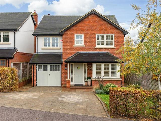 4 bedroom detached house for sale