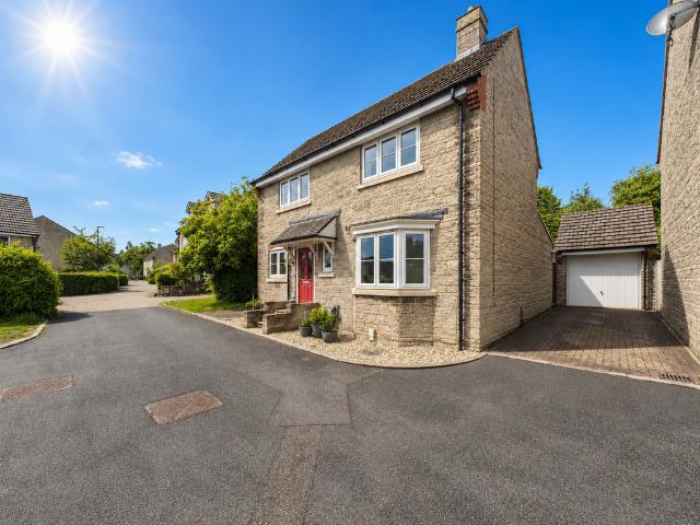 4 bedroom detached house for sale