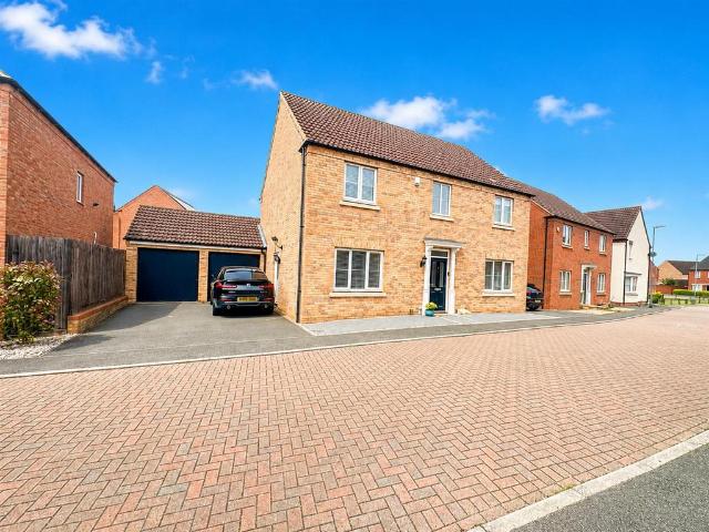 4 bedroom detached house for sale