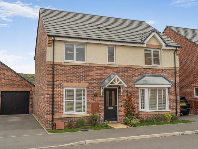 4 bedroom detached house for sale