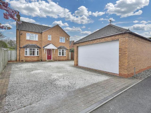 4 bedroom detached house for sale