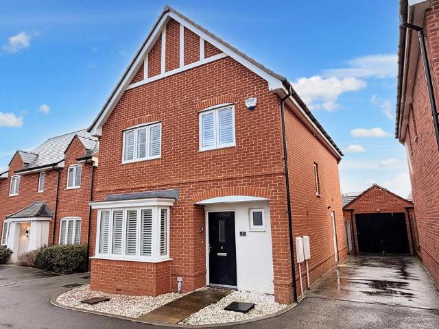 4 bedroom detached house for sale