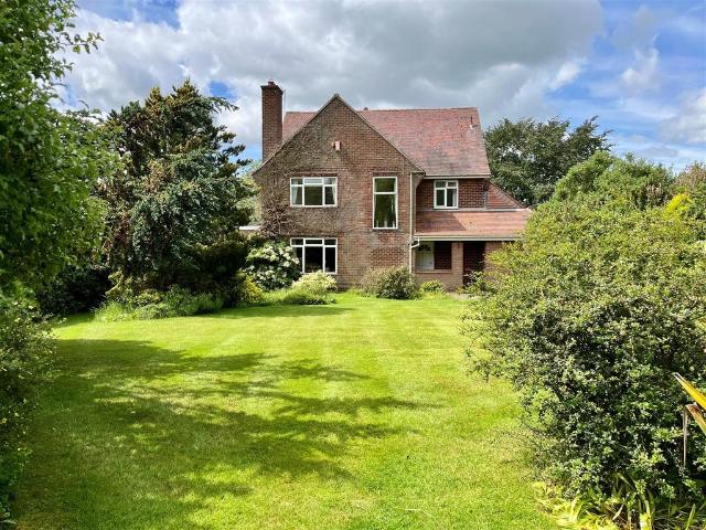 4 bedroom detached house for sale