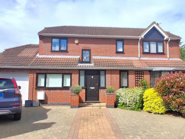 4 bedroom detached house for sale