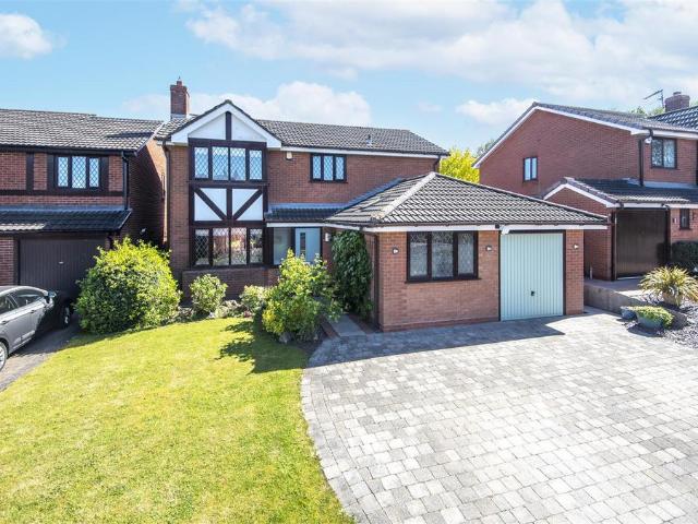 4 bedroom detached house for sale