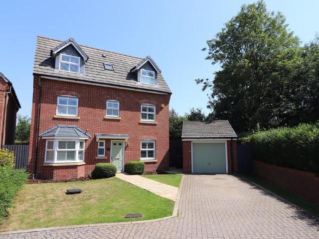 4 bedroom detached house for sale