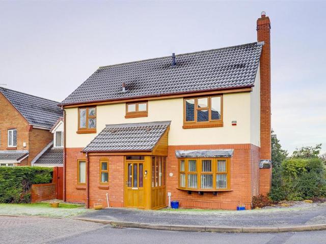4 bedroom detached house for sale