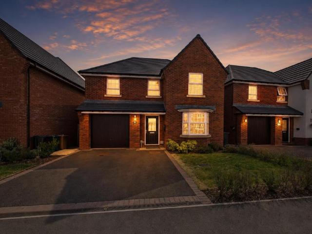 4 bedroom detached house for sale