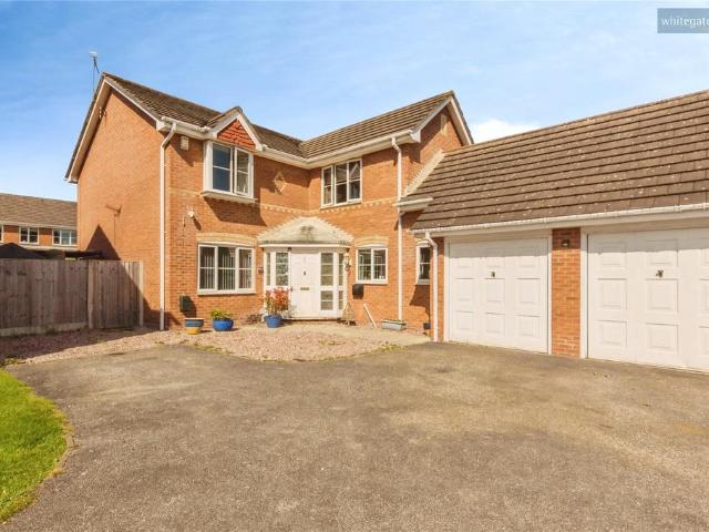 4 bedroom detached house for sale