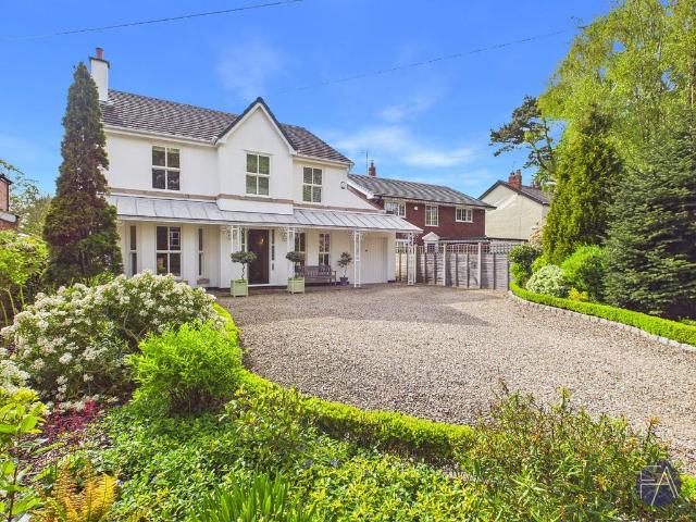 4 bedroom detached house for sale