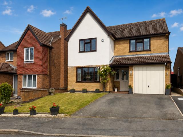 4 bedroom detached house for sale
