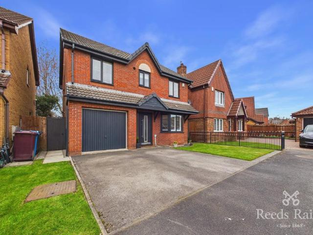 4 bedroom detached house for sale