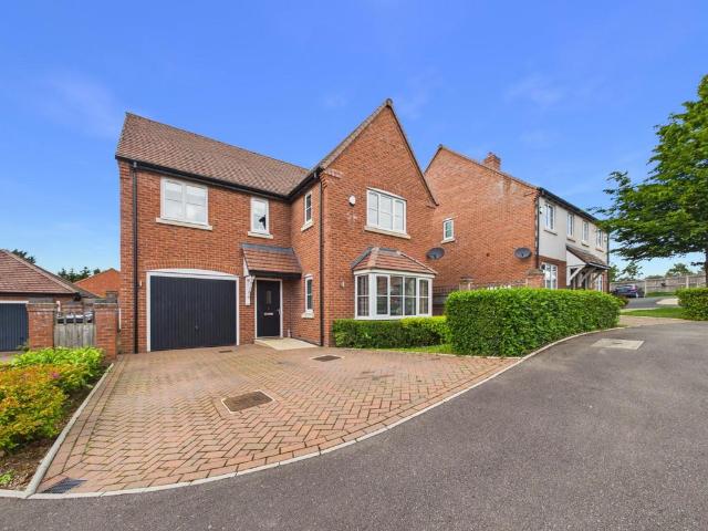 4 bedroom detached house for sale