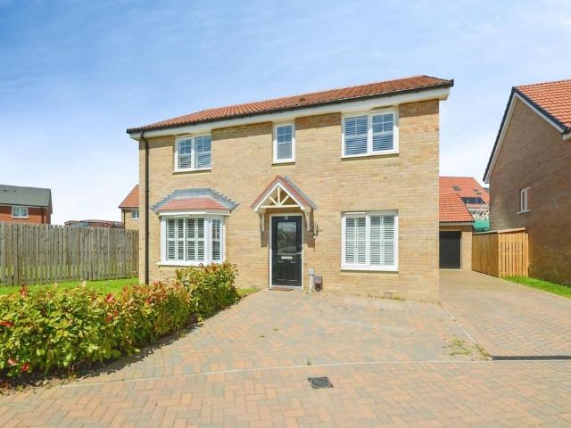 4 bedroom detached house for sale