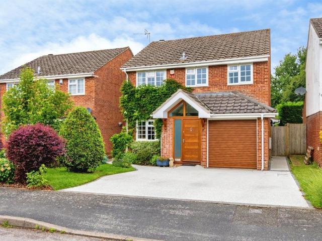 4 bedroom detached house for sale