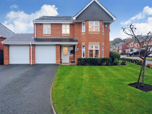 4 bedroom detached house for sale