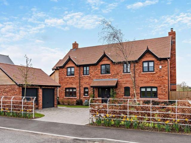 4 bedroom detached house for sale