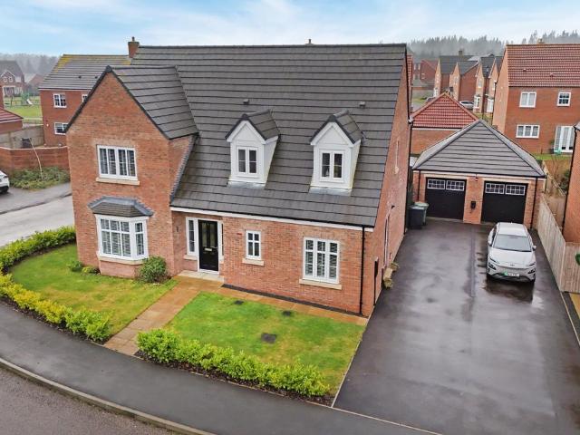 4 bedroom detached house for sale