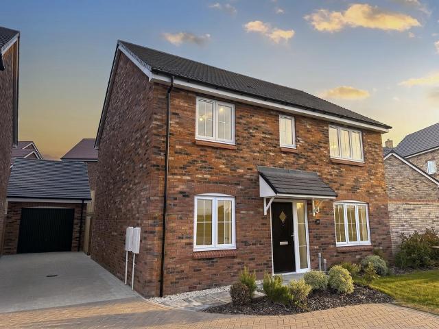 4 bedroom detached house for sale
