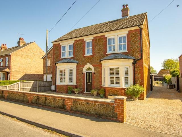 4 bedroom detached house for sale