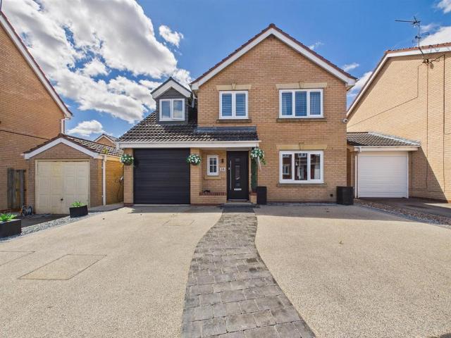 4 bedroom detached house for sale
