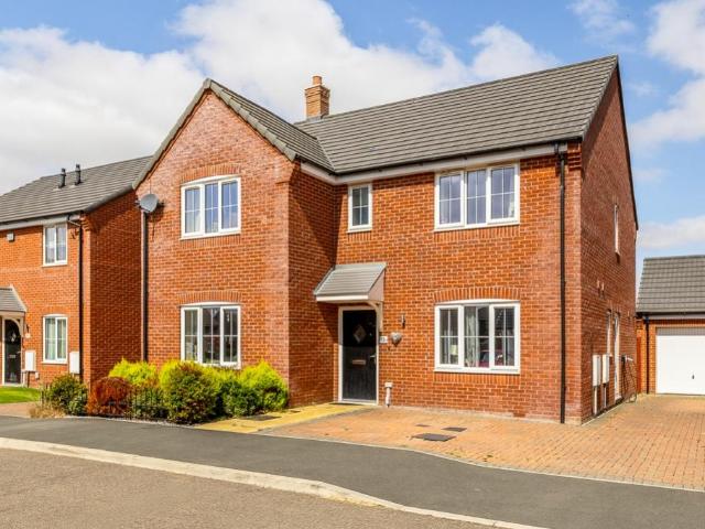4 bedroom detached house for sale