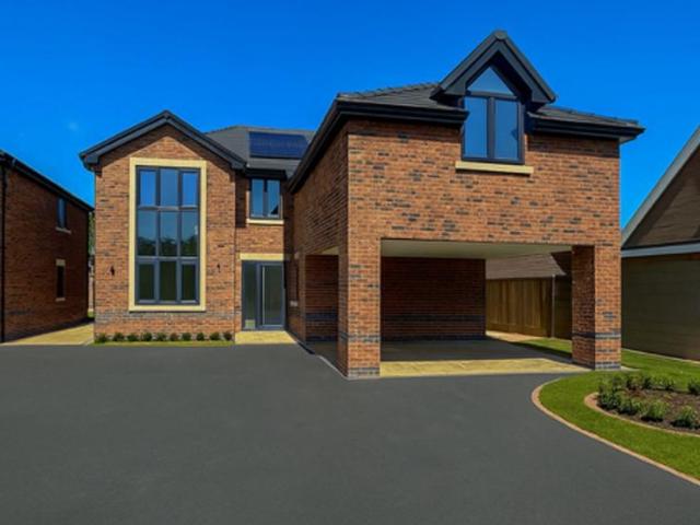 4 bedroom detached house for sale