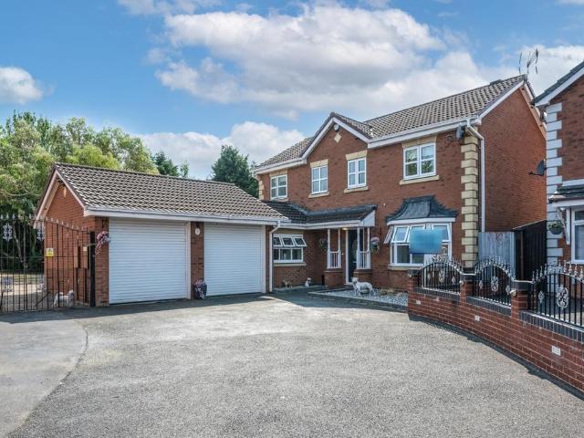 4 bedroom detached house for sale