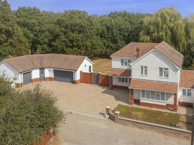 4 bedroom detached house for sale