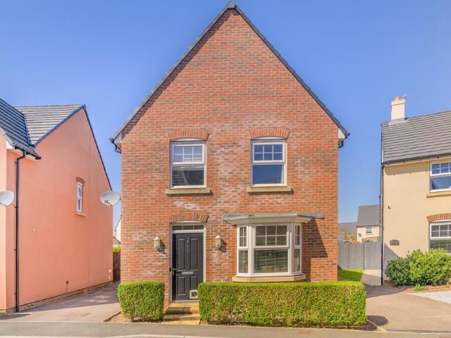 4 bedroom detached house for sale