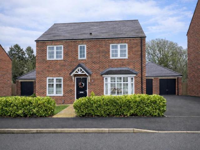4 bedroom detached house for sale