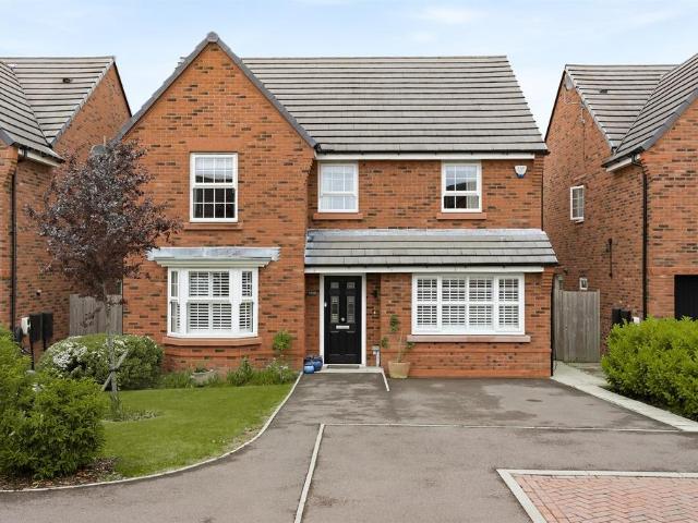 4 bedroom detached house for sale