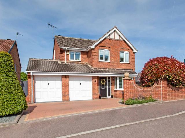 4 bedroom detached house for sale