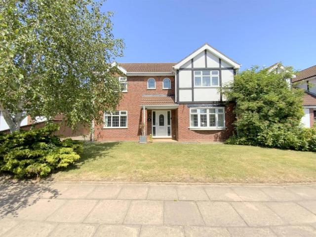4 bedroom detached house for sale