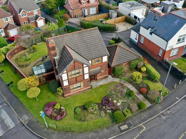 4 bedroom detached house for sale
