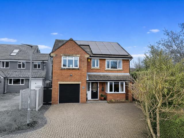 4 bedroom detached house for sale