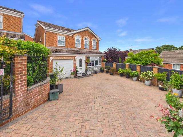 4 bedroom detached house for sale