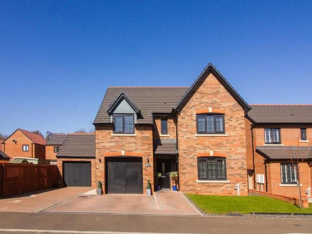 4 bedroom detached house for sale