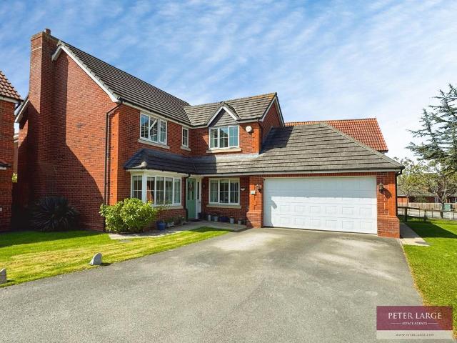 4 bedroom detached house for sale