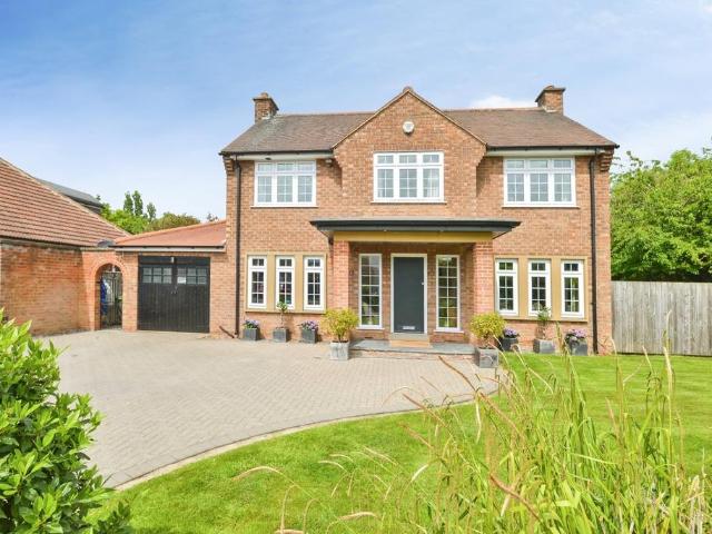 4 bedroom detached house for sale