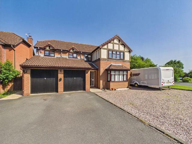 4 bedroom detached house for sale