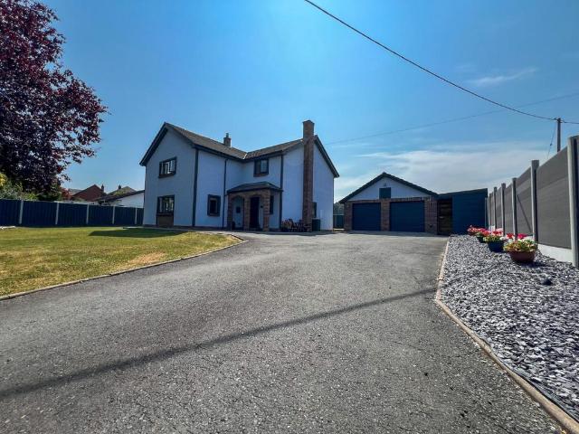4 bedroom detached house for sale