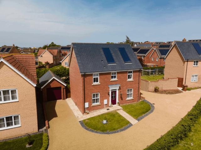 4 bedroom detached house for sale