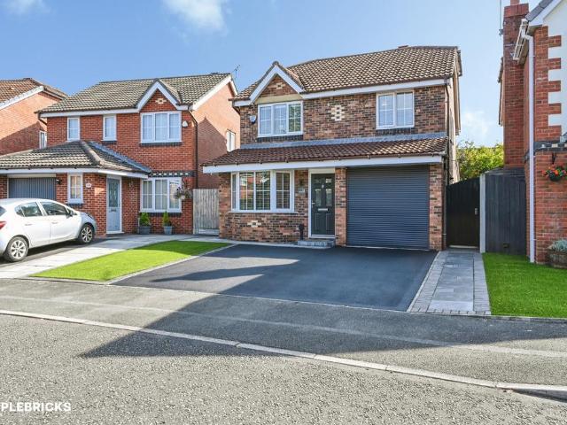 4 bedroom detached house for sale