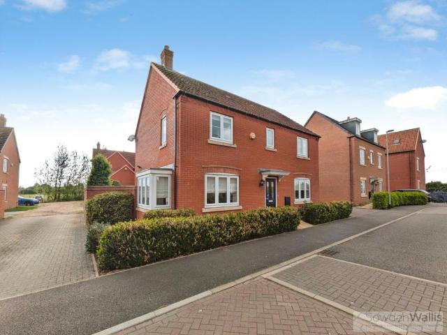 4 bedroom detached house for sale