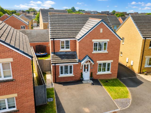 4 bedroom detached house for sale