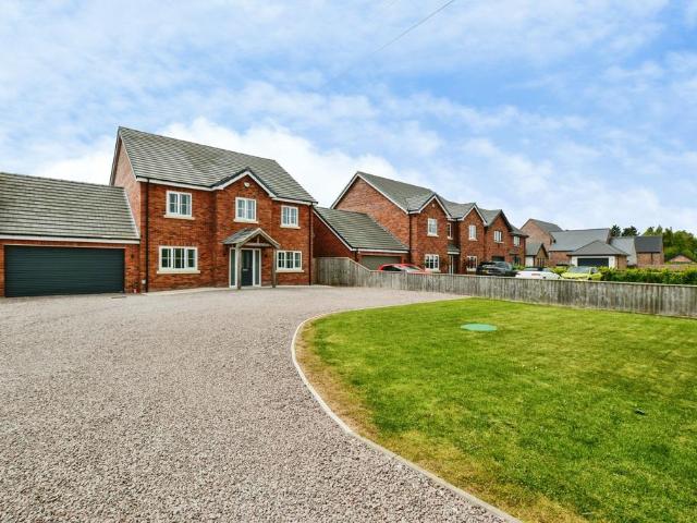 4 bedroom detached house for sale
