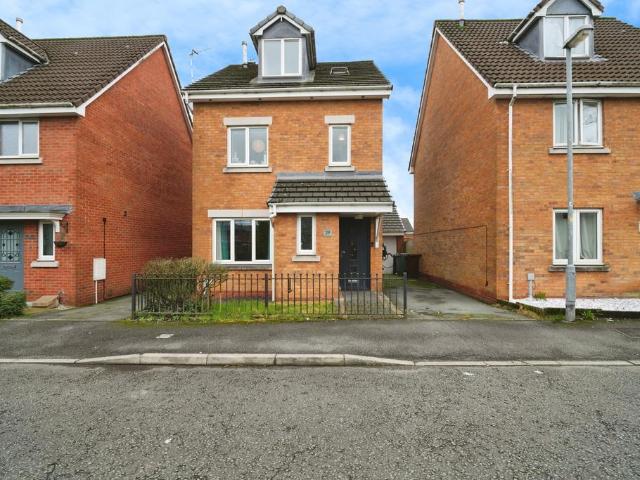 4 bedroom detached house for sale